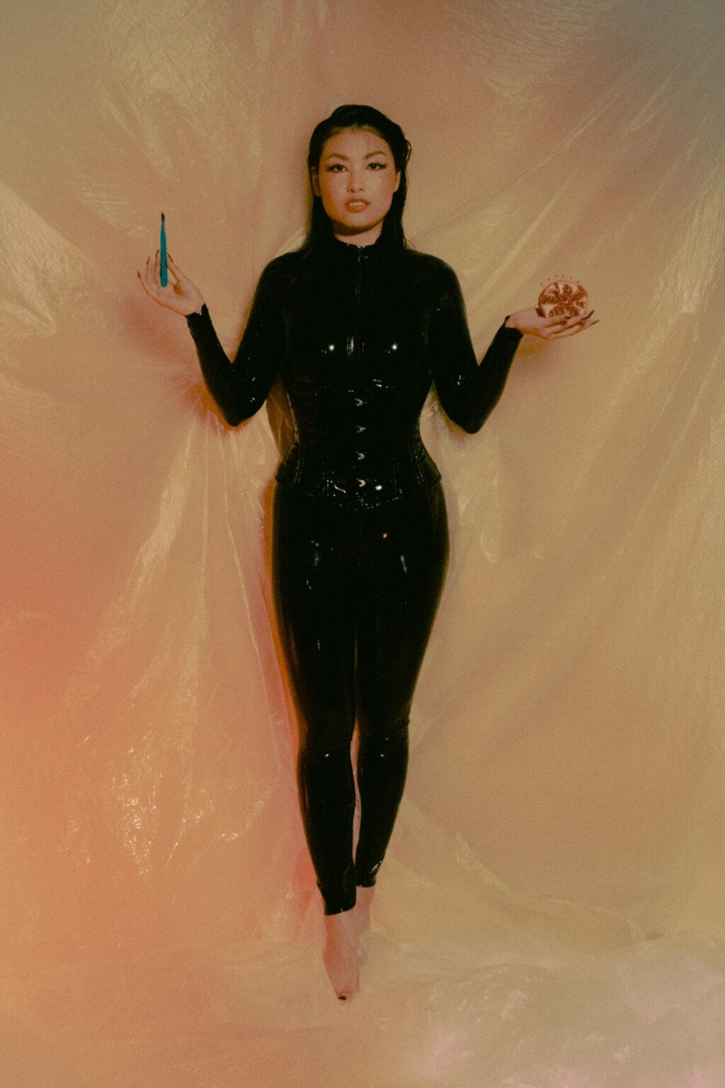 Knife Play in NYC | Edge Play with Mx Tomie